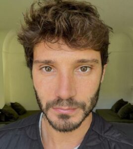 Avete mai visto il fratello minore di Stefano De Martino? E' un giovane pugile